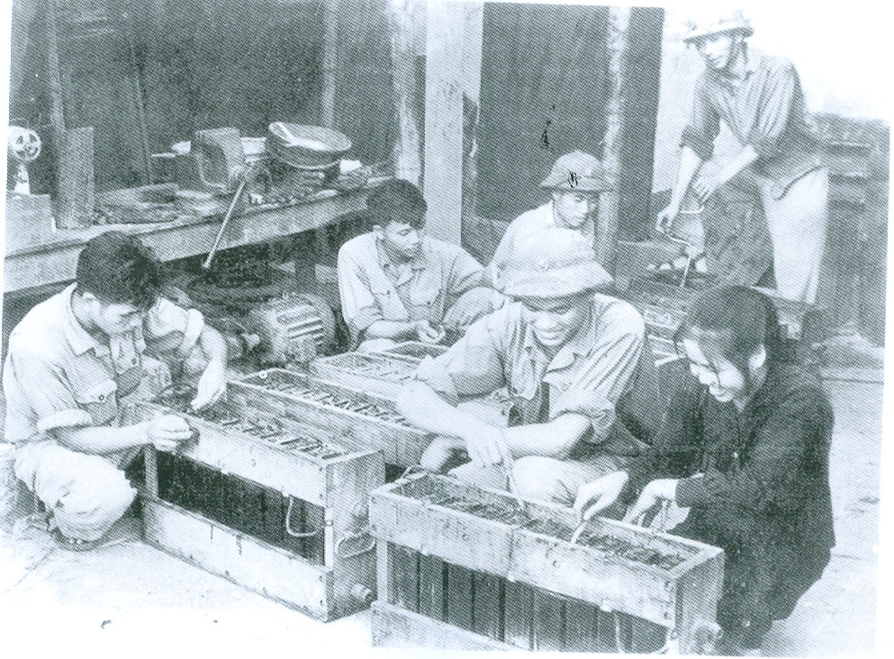 Kiểm tra chất lượng ắc quy cho các đơn vị pháo binh phục vụ chiến đấu ...